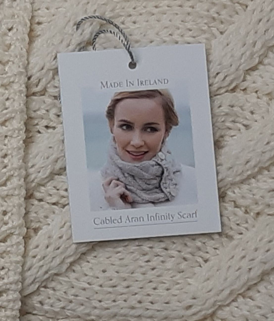 Gestrickter Irischer Damen Schlauchschal aus Supersoft Merinowolle